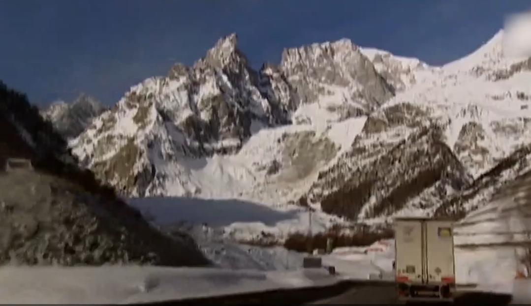 The explosion of the Mont Blanc tunnel: 1000 degrees of high ...