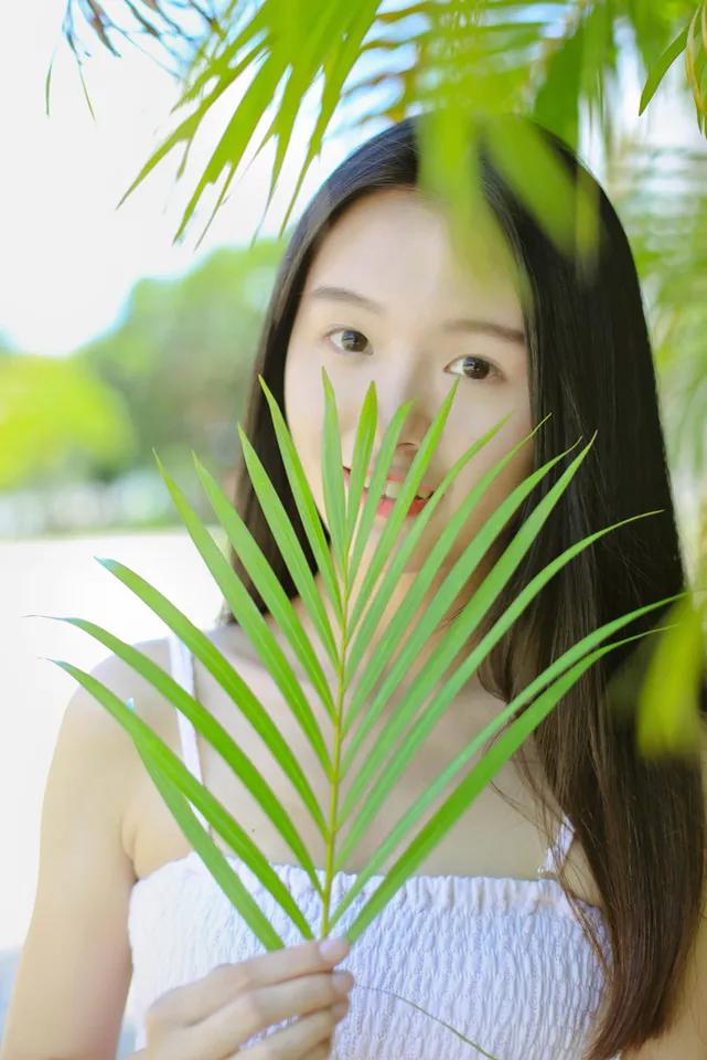 Beautiful school flowers beautiful and fresh outdoor photo - iNEWS