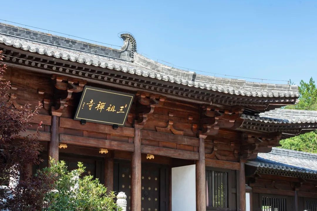 What is the story behind the Sanzu Temple on Tianzhu Mountain, one of ...