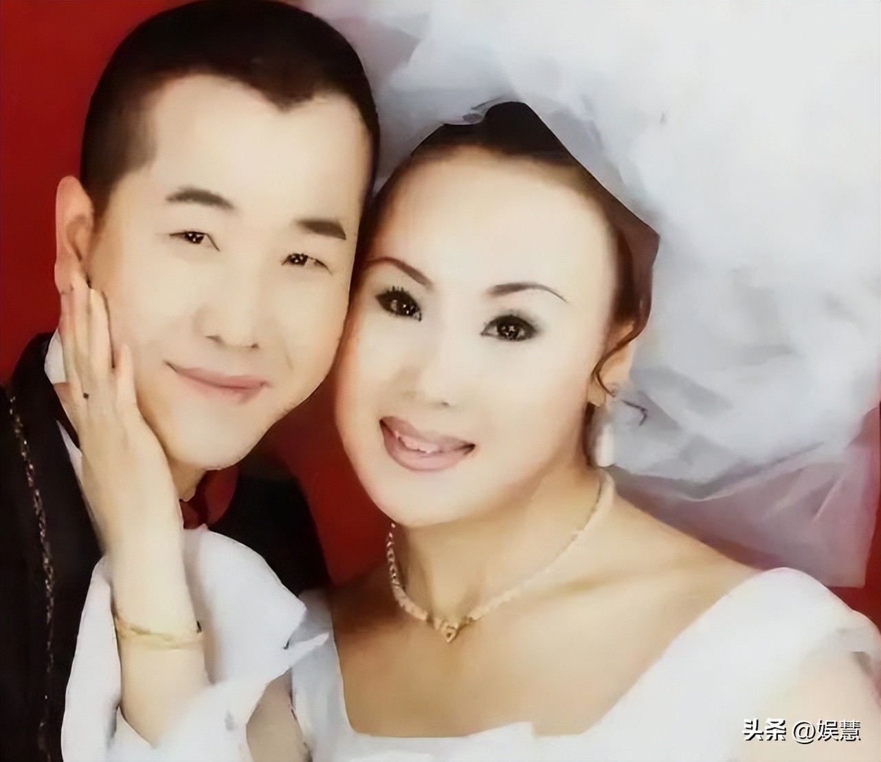 Wang Xiaoli took the stage to sing a two-person turn, the audience ...