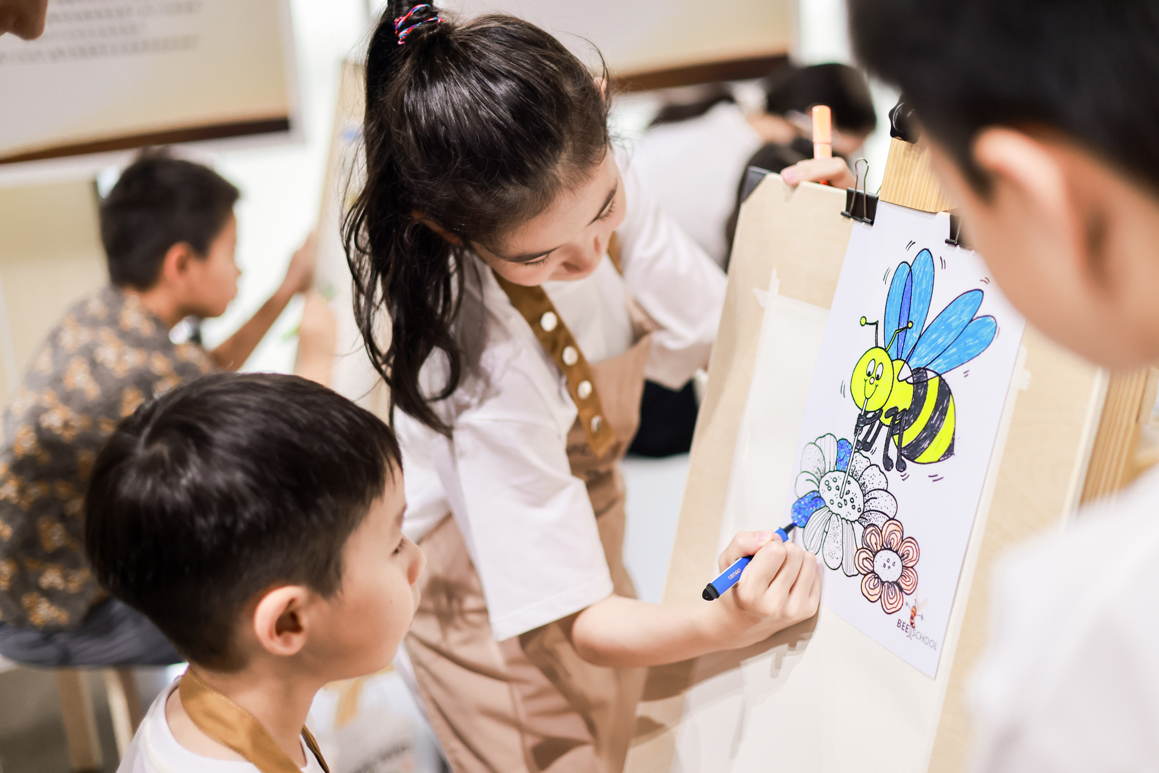 French Guerlain Bee School project launched - iNEWS