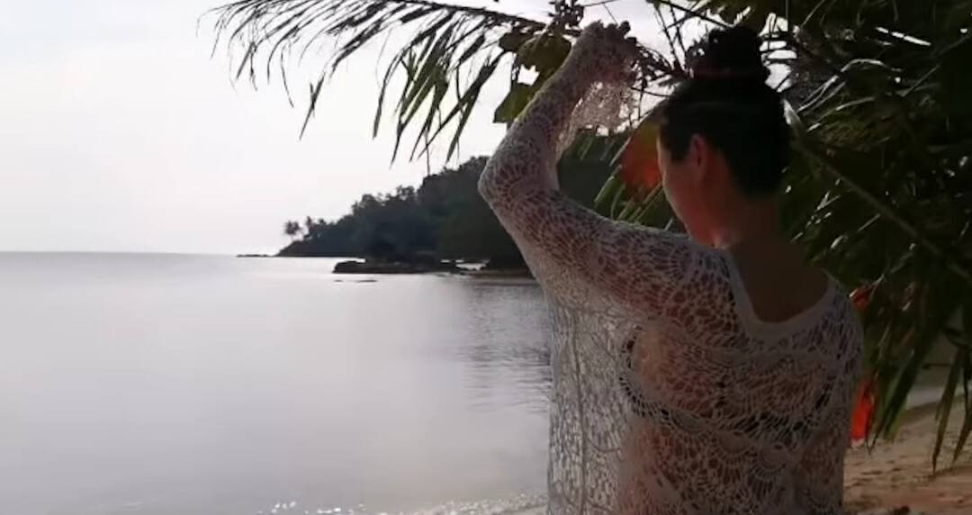 Aimee Chen Yin showed off her good figure while playing on the beach, Chen Hao resisted shooting ...