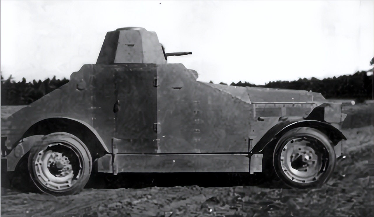 WWII British Vickers Crossley Armoured Vehicle - iNEWS