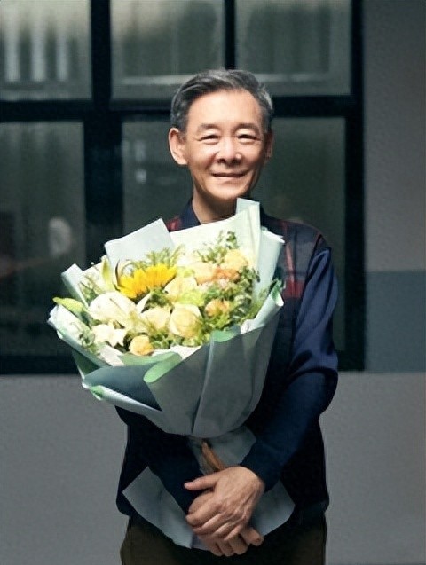Famous actor Li Guangfu: He grew up playing with gold bars and his son ...