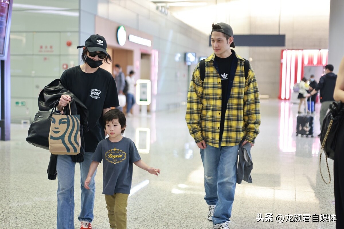 Chen Ran's family of three showed up at Shanghai Airport for a generous ...