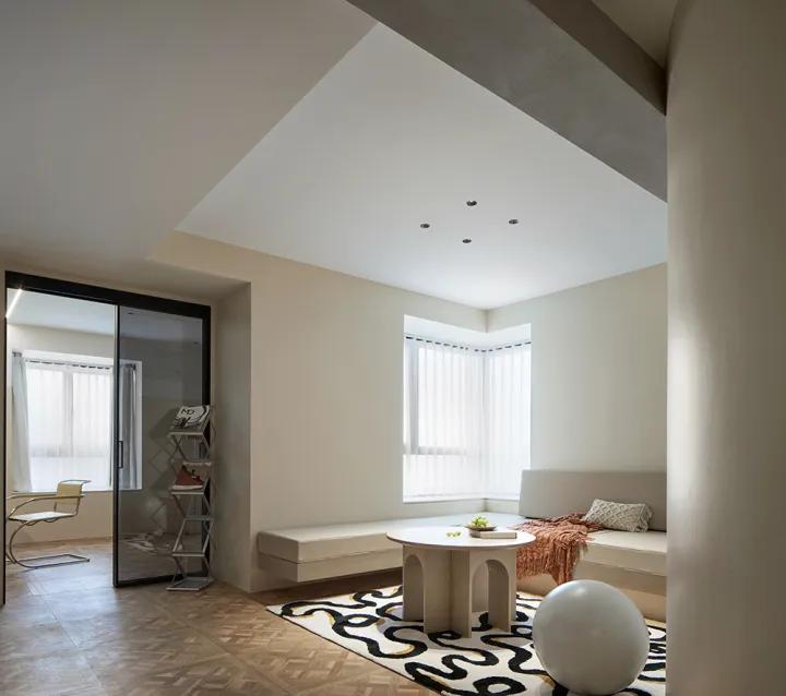 How cool is a one-person home, her bedroom takes up one-third of the ...