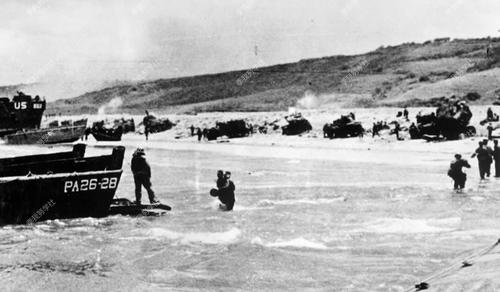 Inflatable tanks are real!The Allies landed in Normandy and played ...