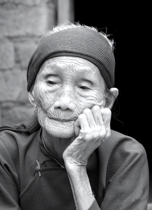 Chen Jinyu, a comfort woman from Hainan Island, recalls her first experience of being raped by ...