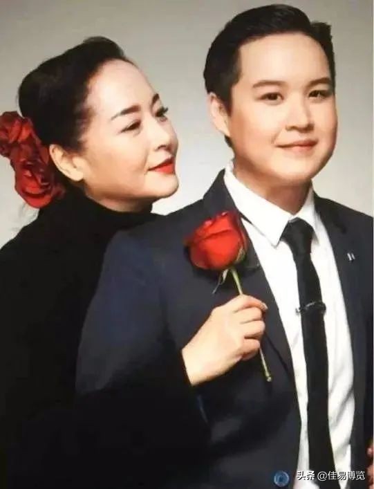 Tian Niu: Marrying Ye Conghao in a flash, with blood and tears; holding ...