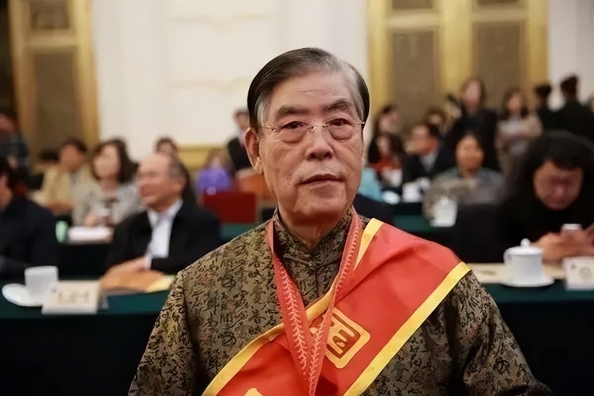 The 88-year-old Chao Enxiang, the leader of respiratory department of ...