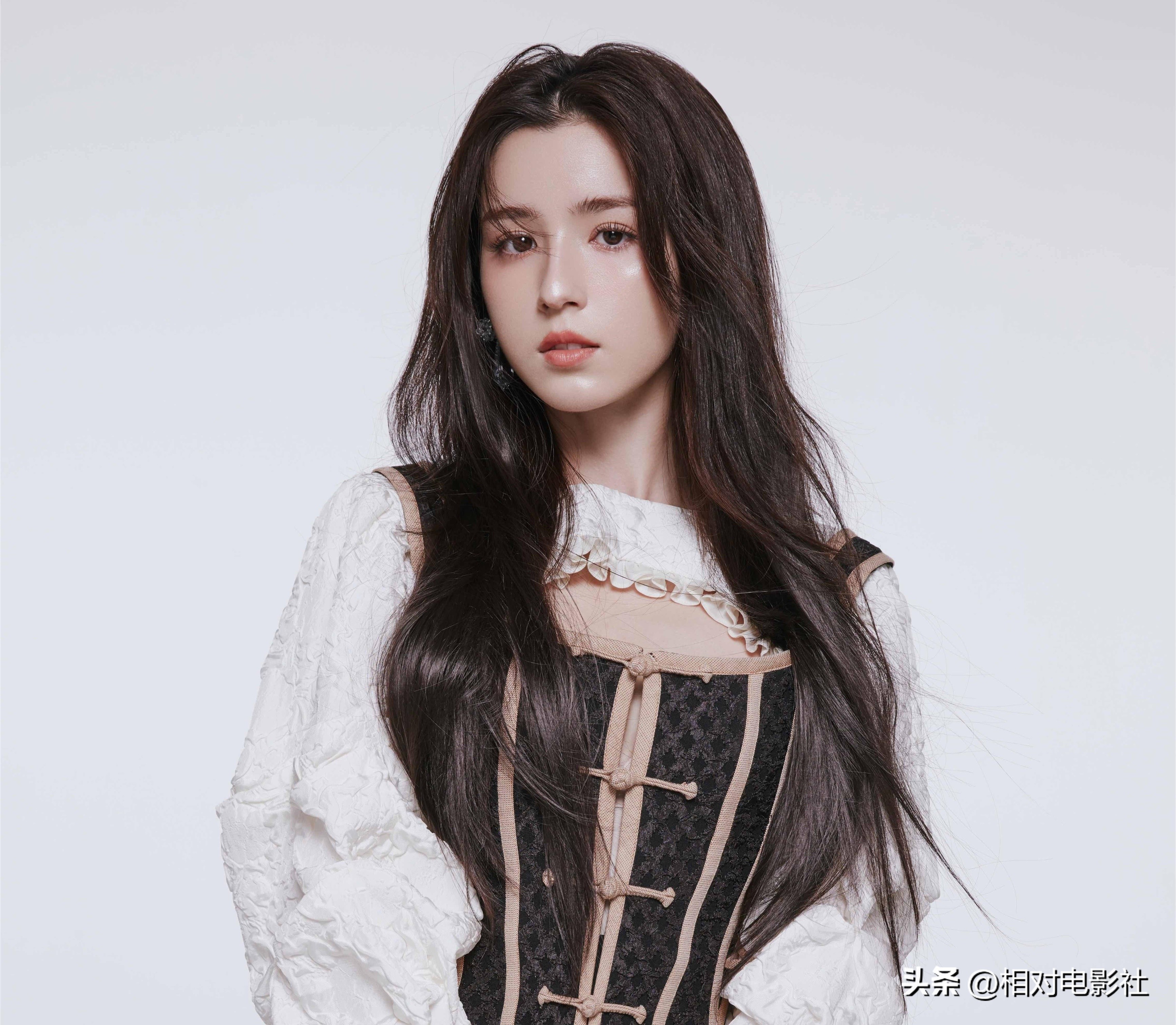 After playing Mu Nianci and then Mei Chaofeng, the casting of this new ...