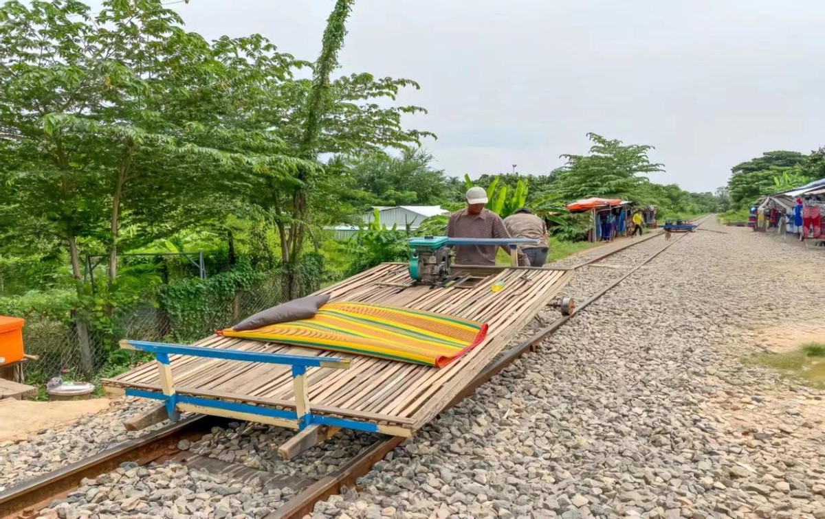 Why does Cambodia use bamboo to make trains? Is it safe with a top ...