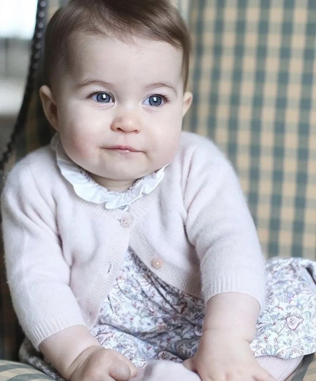 Blue eyes have always been a symbol of the British royal family's noble ...