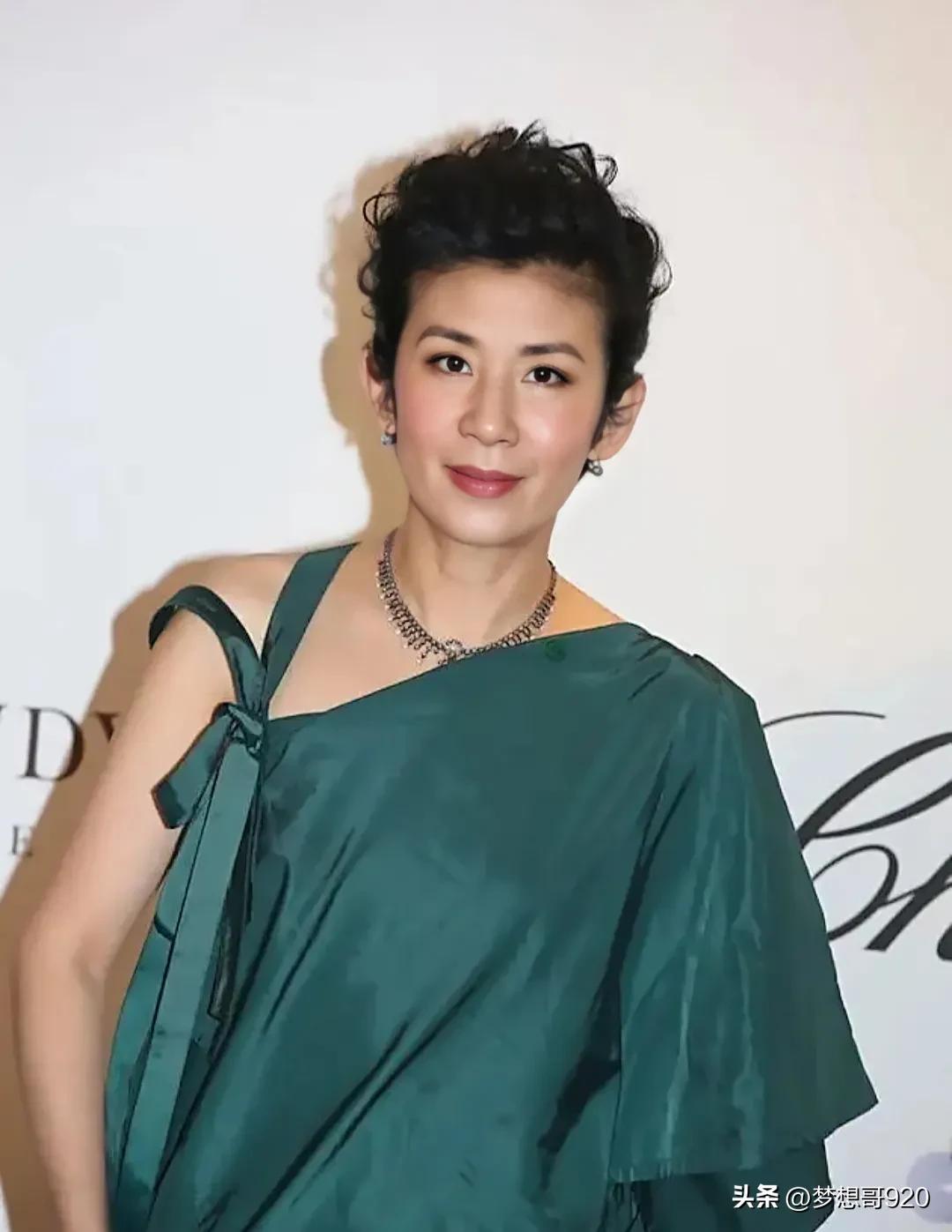 After Wu Junru broke up with Du Dewei, why did she stay with director ...