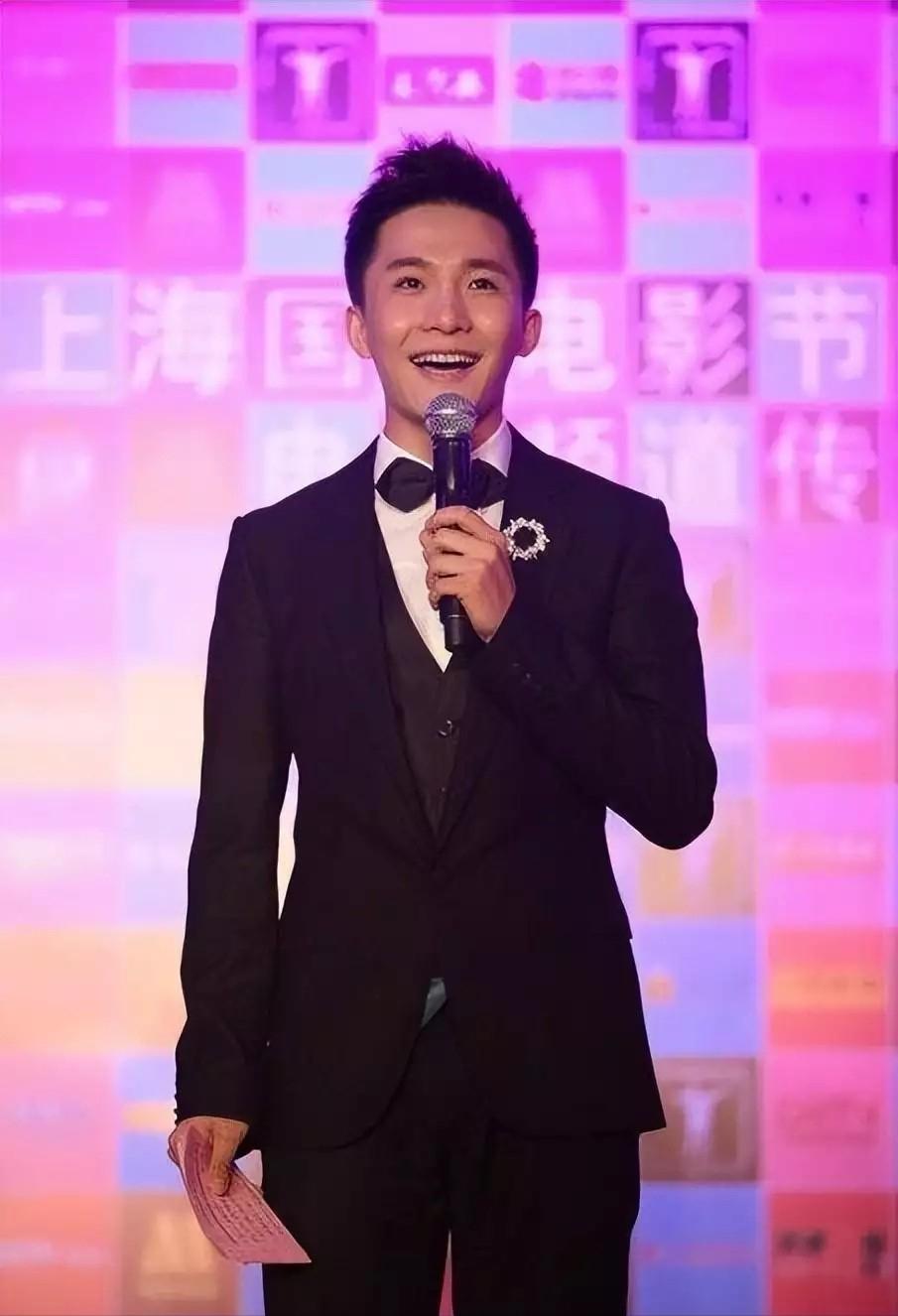 "The most handsome CCTV host" Bian Ce won the championship at the age ...