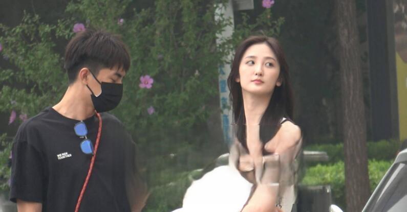 Lin Gengxin's new relationship revealed! Holding hands while shopping ...