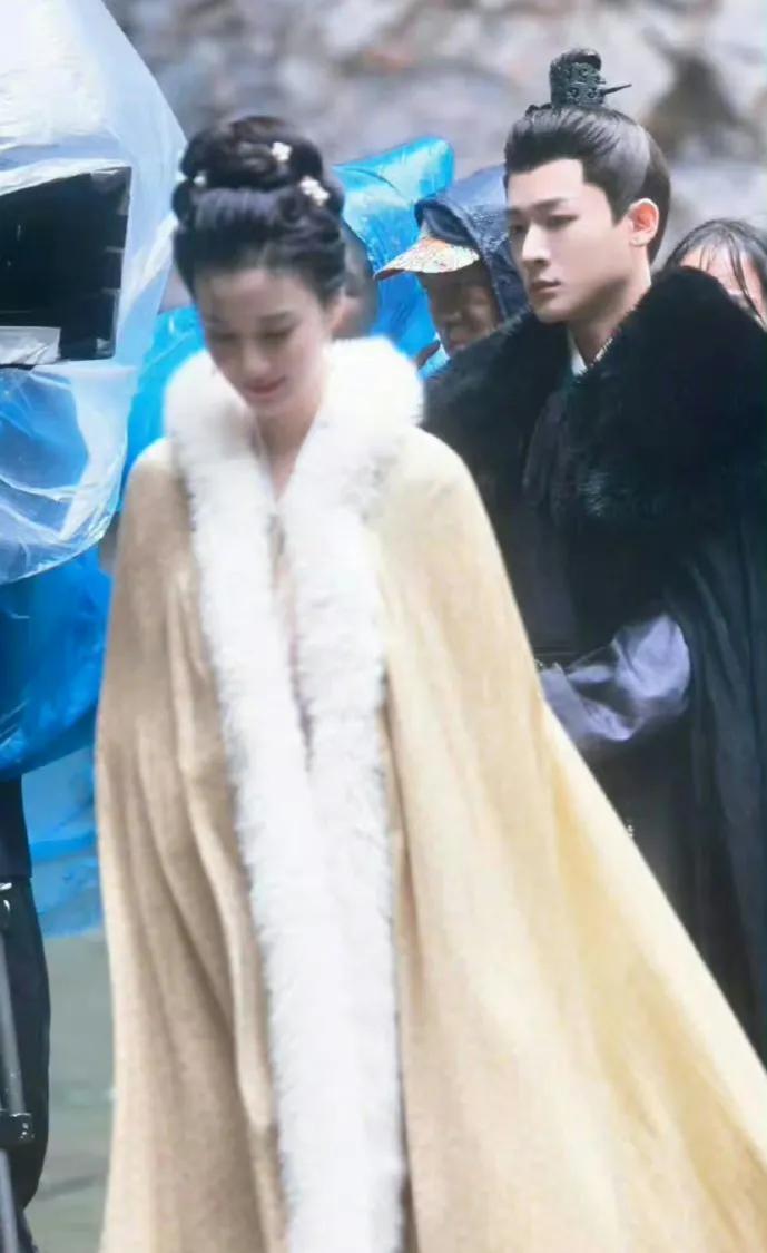 Zhang Wanyi and Wang Churan's new drama is in the same frame as Reuters, do you think this ...