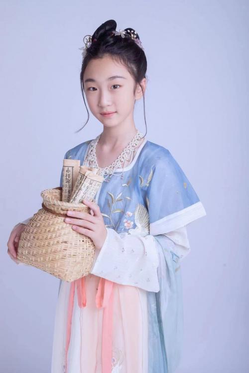 Ancient costume child star Song Moxin was nominated for the Best Child ...