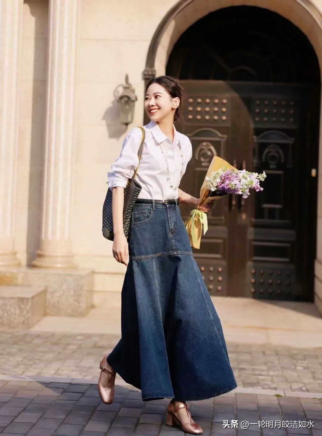 The 4 most popular outfits this year, fashionable and advanced - iNEWS