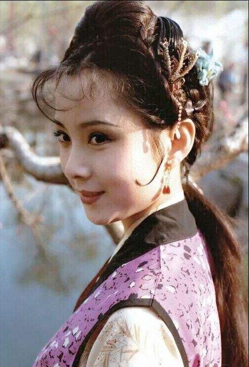 She is Qingwen in "A Dream of Red Mansions". She has been in love with ...