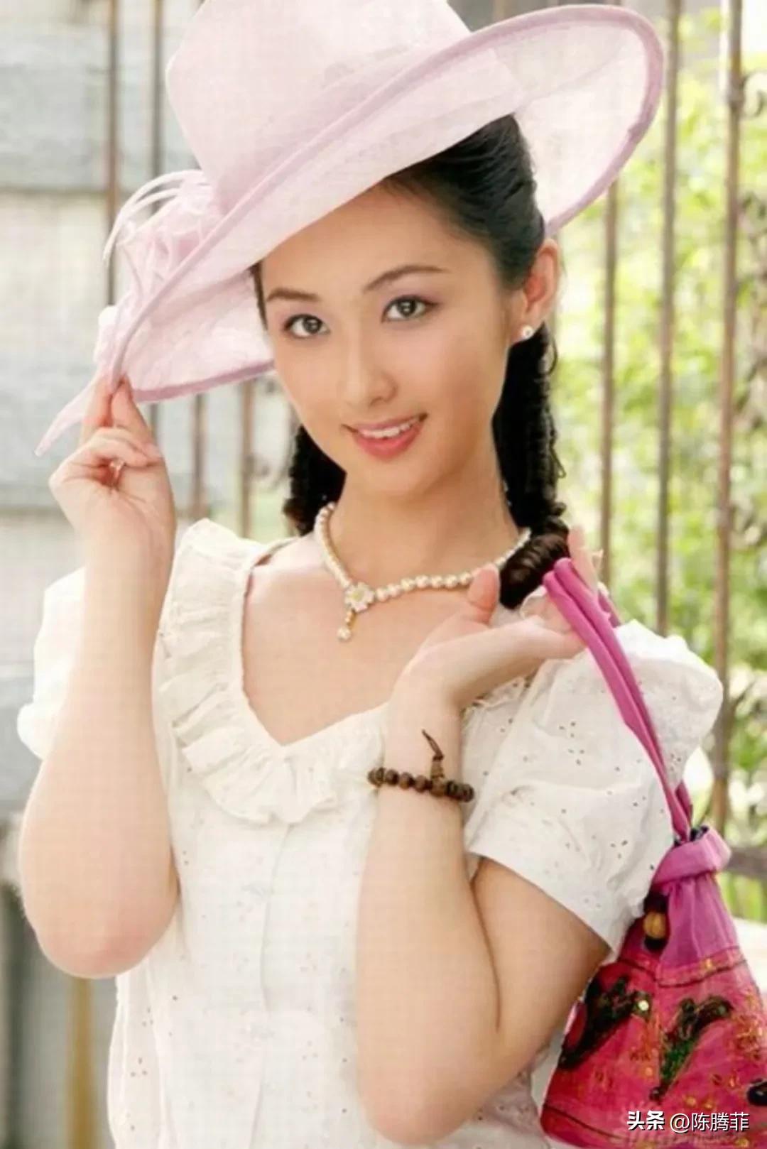 Tu Liman is as beautiful as a flower, sexy and charming - iNEWS