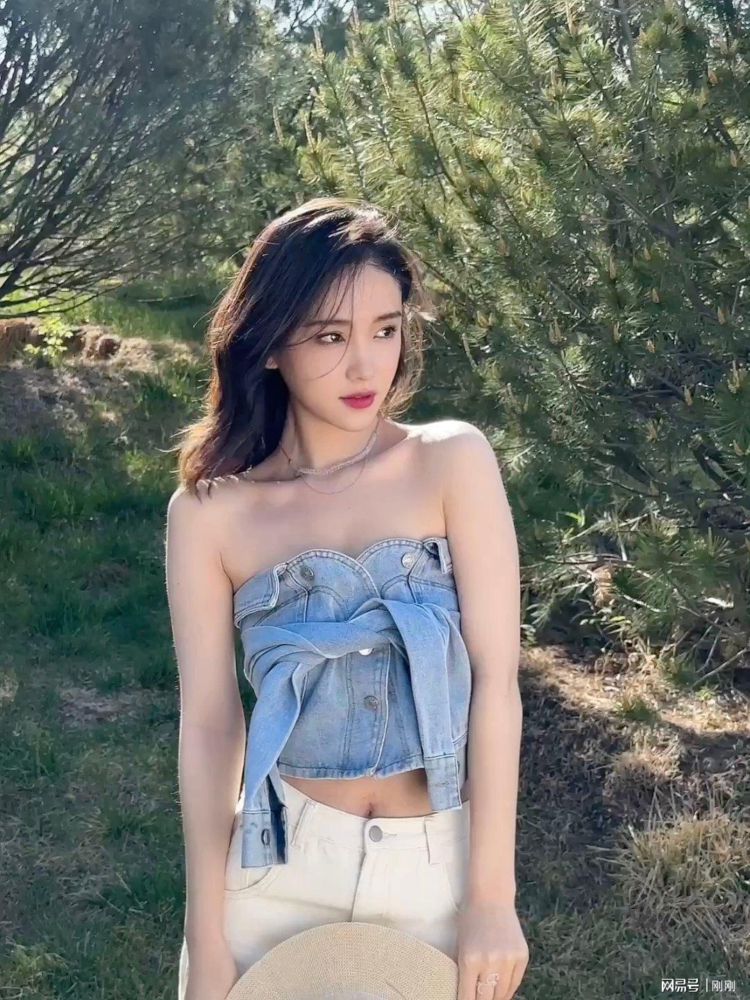 Tight and Zhang Li Muchen - iMedia