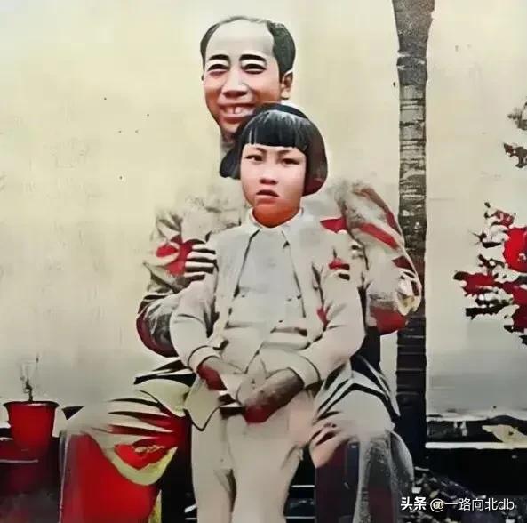 In 1945, a rare group photo of Dai Li, the leader of the military ...