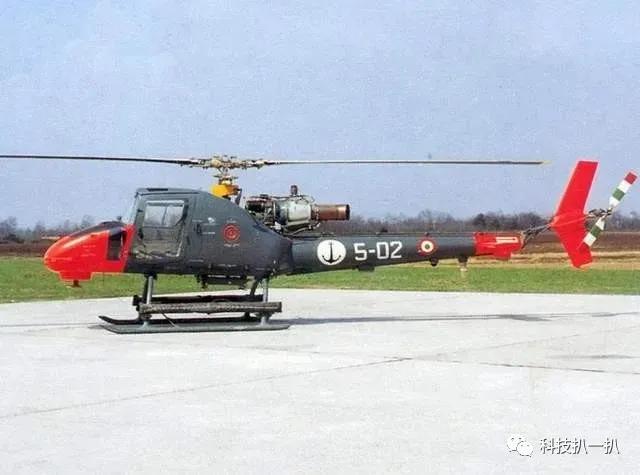 Italian combat helicopters, equipped with Mk 44 light anti-submarine ...