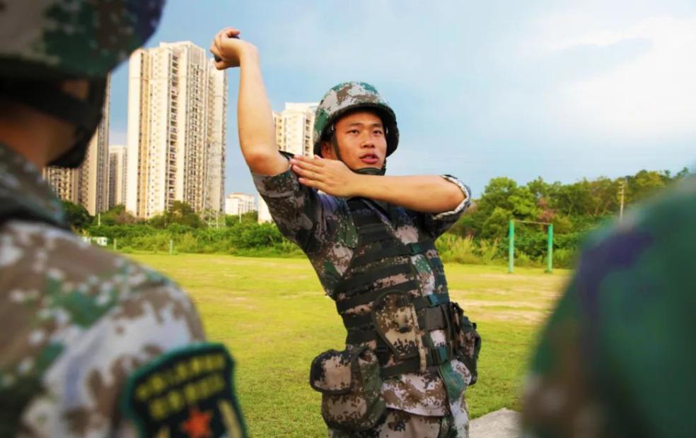 Huang Jiang: Chasing Dreams and Playing Youth - iNEWS