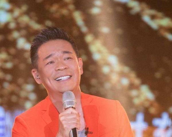 Sun Hao turned from a singer to an actor. At the age of 52, he was ...