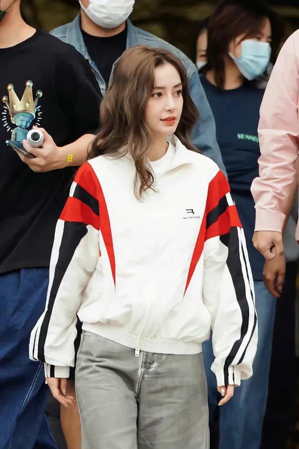 Yang Ying's new hair color is so beautiful in the filming of "Let's Run ...