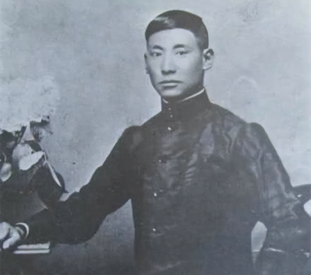 In 50 years, Chen Geng shot Long Yun's son to death. After ...