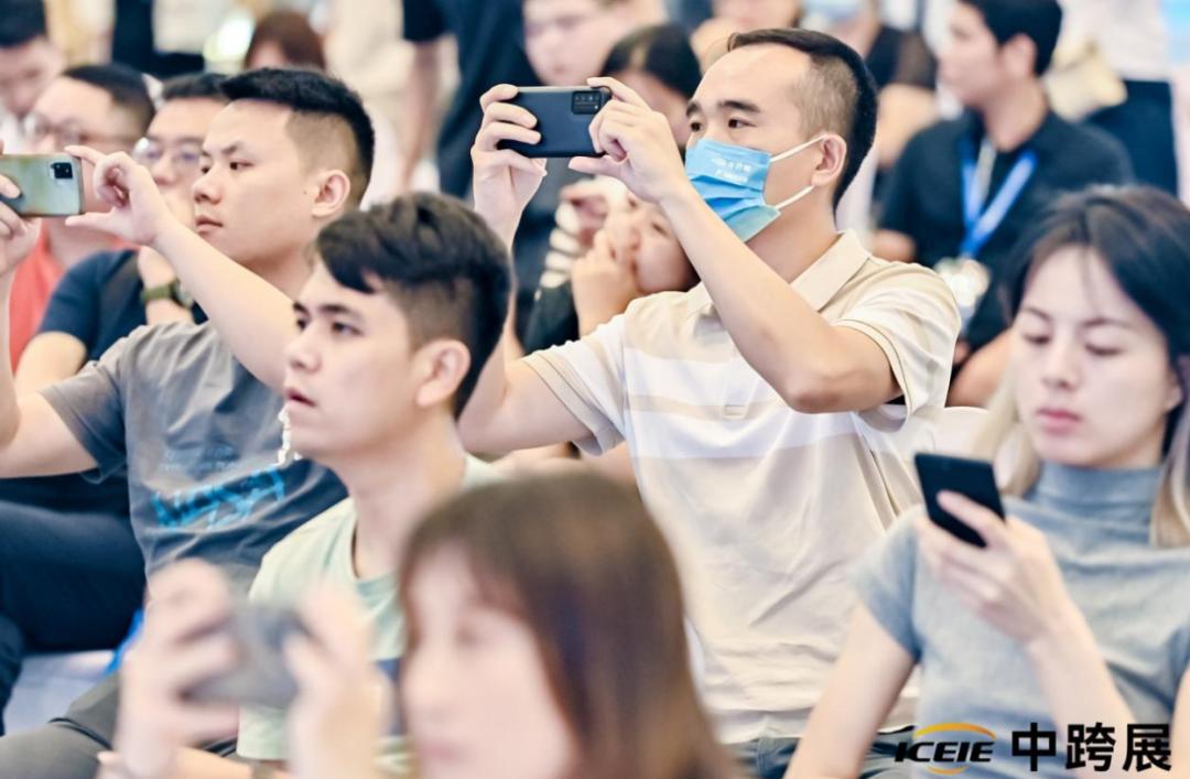 On the second day of ICEIE mid-span exhibition Xiamen CCEE, tens of ...