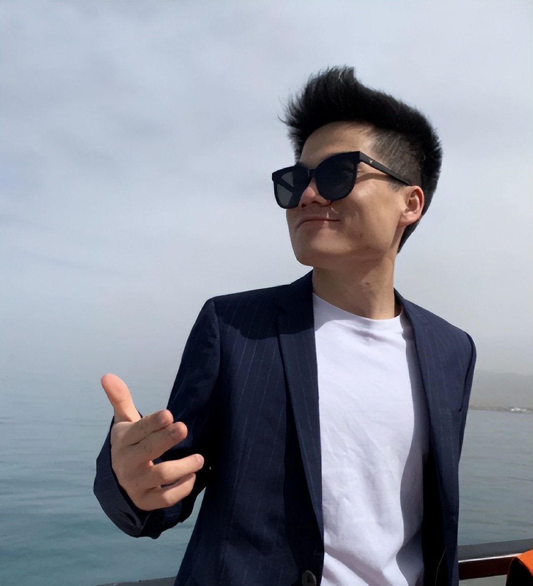 Dong Yuhui took a photo with her intimately and matched, netizens sent ...