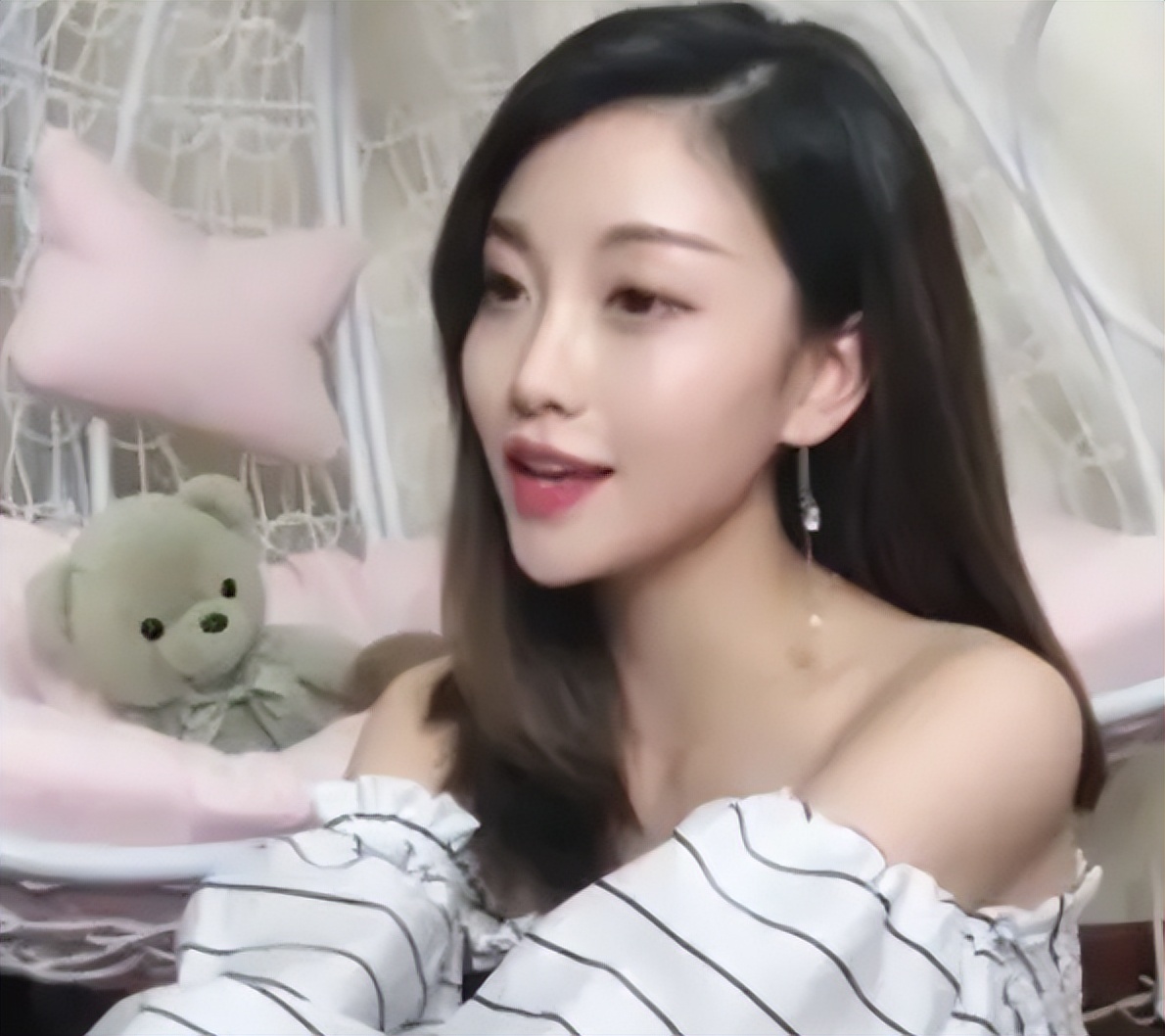 Internet celebrity Tong Tong cried and complained about being ...