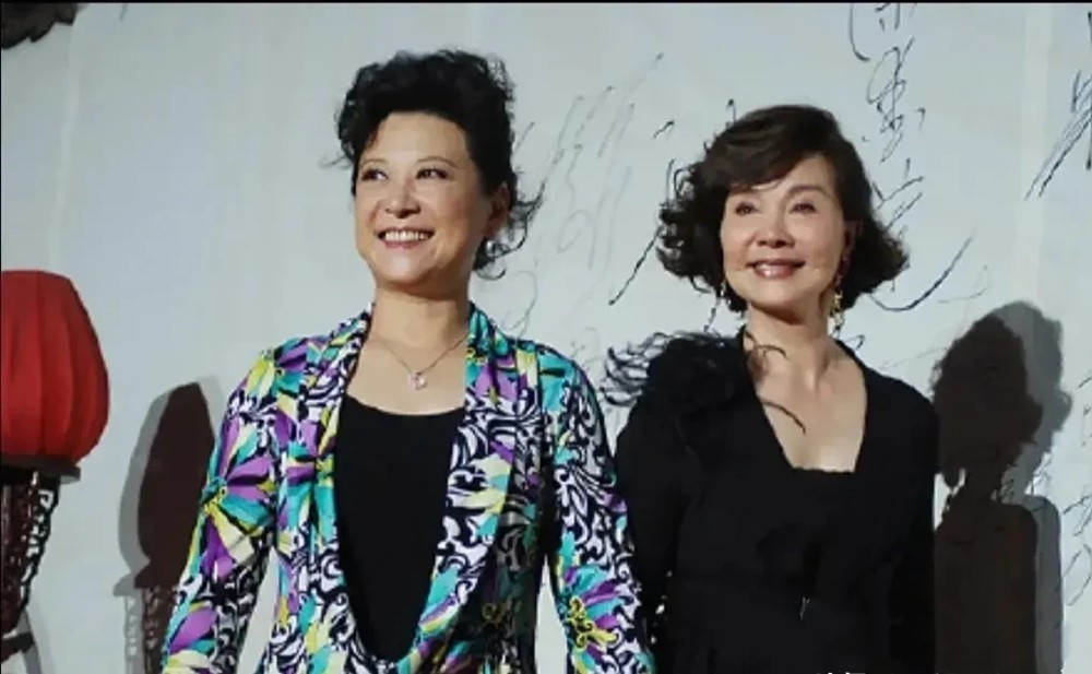 71-year-old Wang Fuli is in the same frame as 77-year-old Gui Yalei!The ...