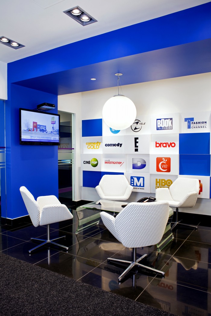 Innovative, healthy and flexible office space - Bell Media office ...