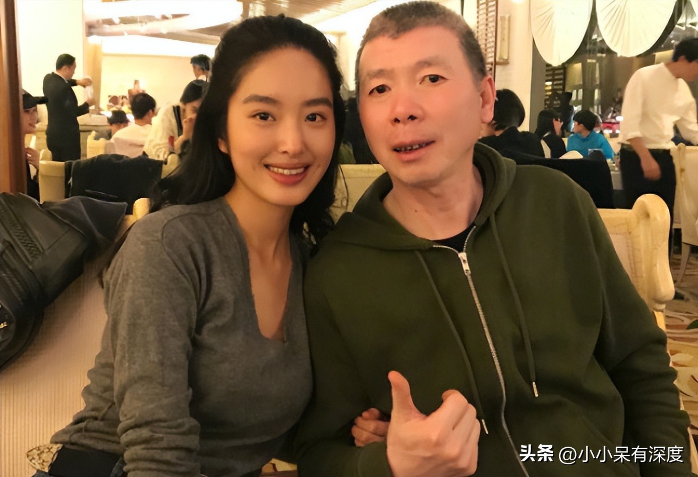 Yang Caiyu, with delicate facial features, shallow dimples, beautiful ...