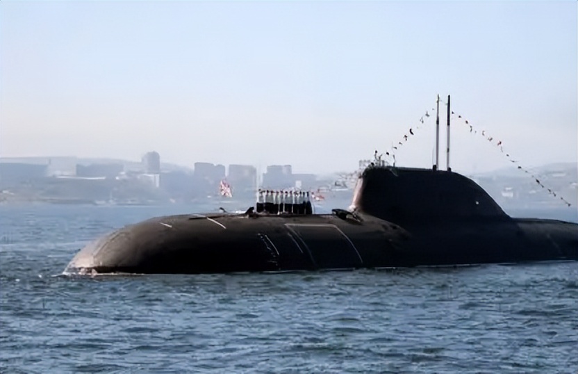 Displacement of 50,000 tons comparable to aircraft carriers, Type 941 ...