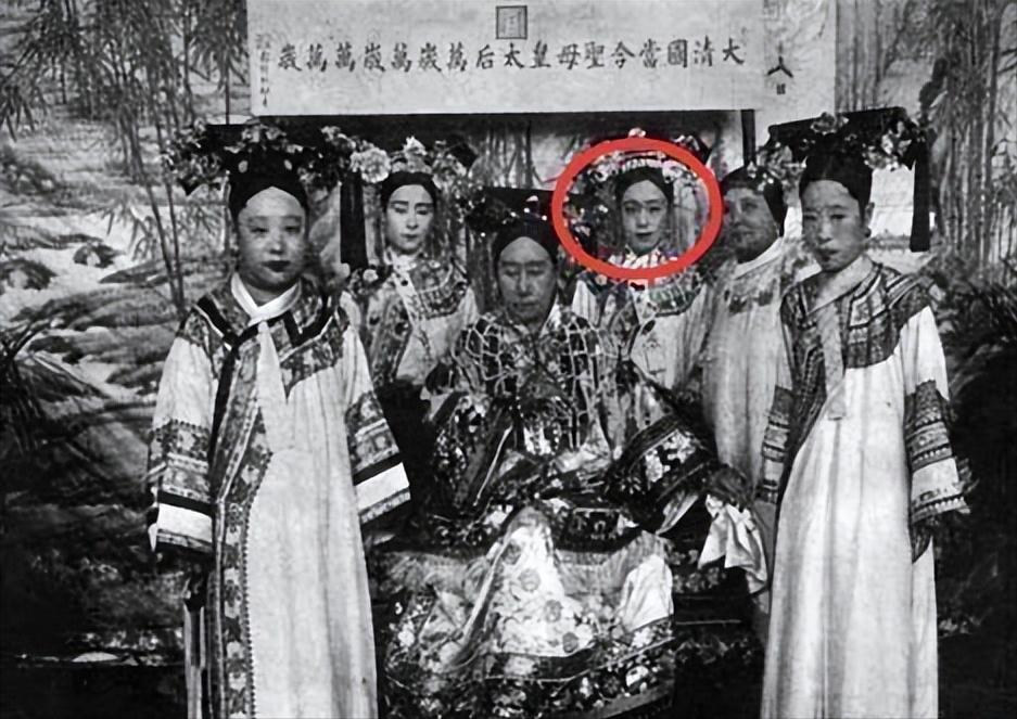 Empress Dowager Empress Dowager Rong Ling: She has been in love with ...