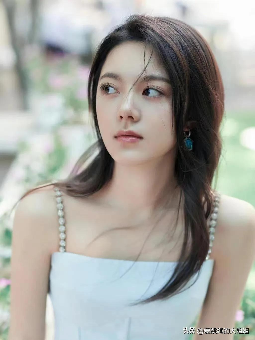 Lin Miaomiao and Zhao Jinmai have grown up, sharing a set of photo ...