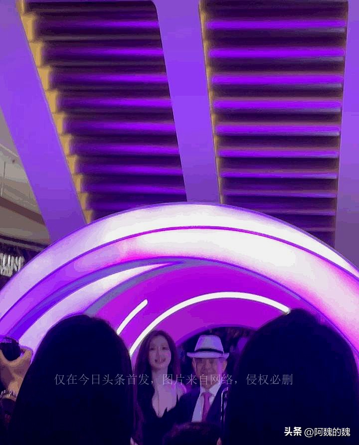 Yu Shuxin took her grandfather abroad to attend a wedding, and her life ...