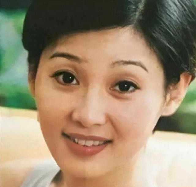 Now I understand that Yang Lixin supported Xu Fan for three years, in exchange for Feng Xiaogang ...