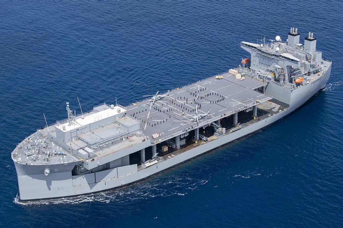 The US military's 90,000-ton giant ship appeared in the South China Sea ...