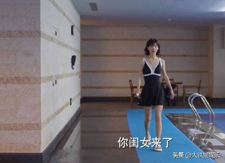 A swimsuit in "Ordinary Road" exposed Jin Chen's short figure, and was ...