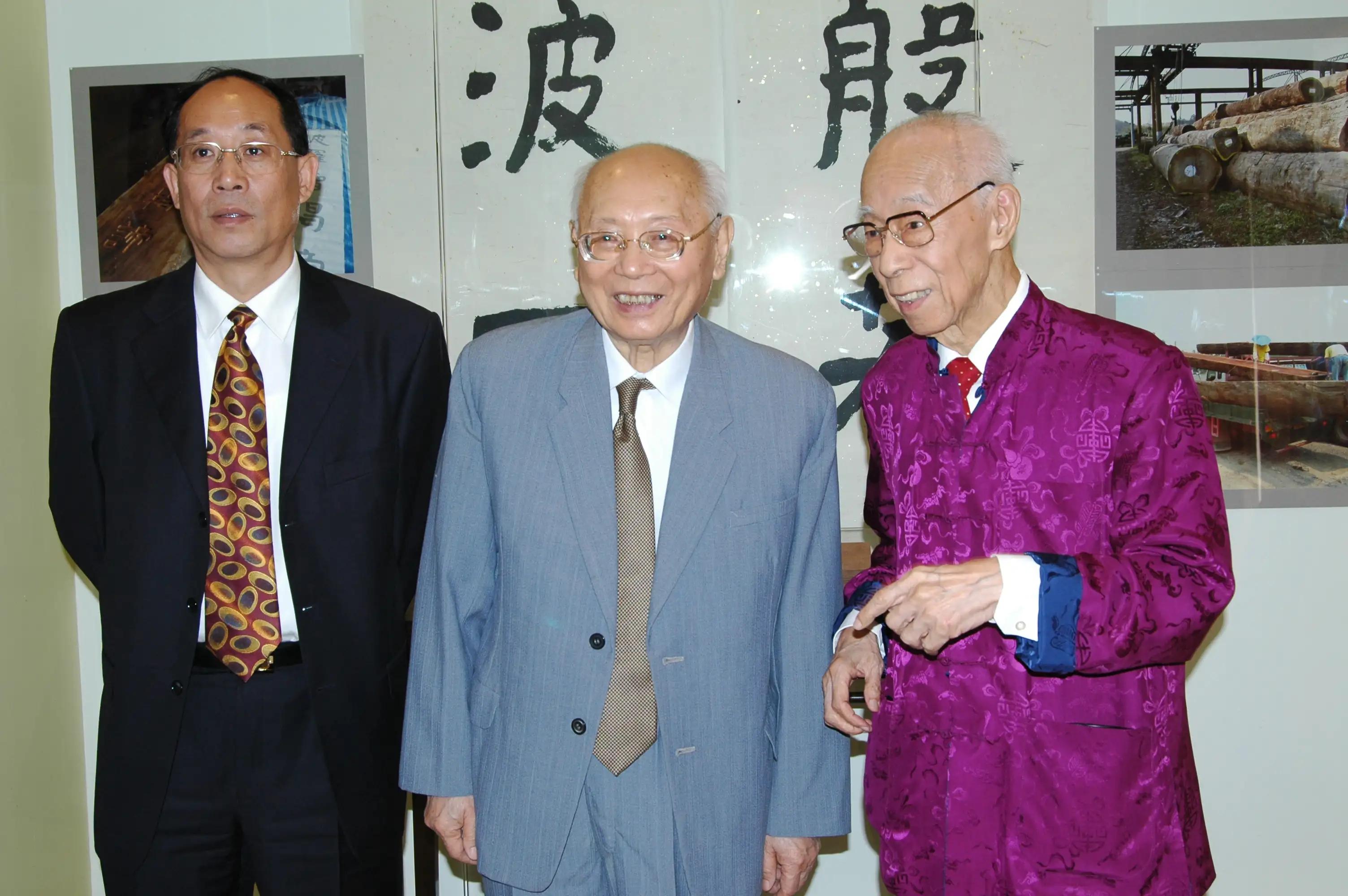 Visiting Celebrities to Seek Support and Feelings of Friendship - A ...