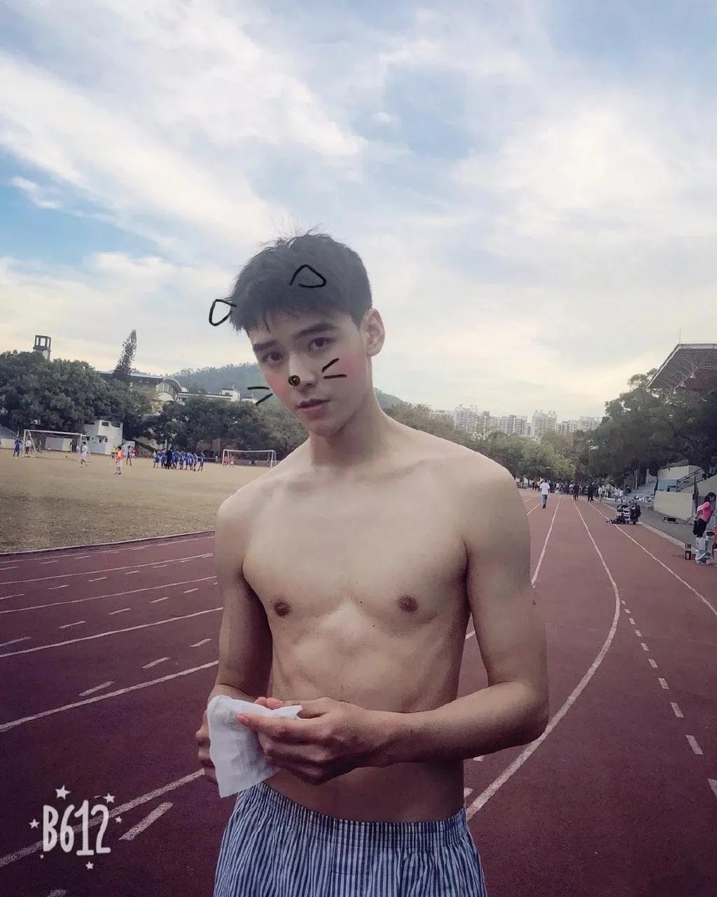 Gong Jun Abdominal Muscle Mermaid Waist Photo - iNEWS