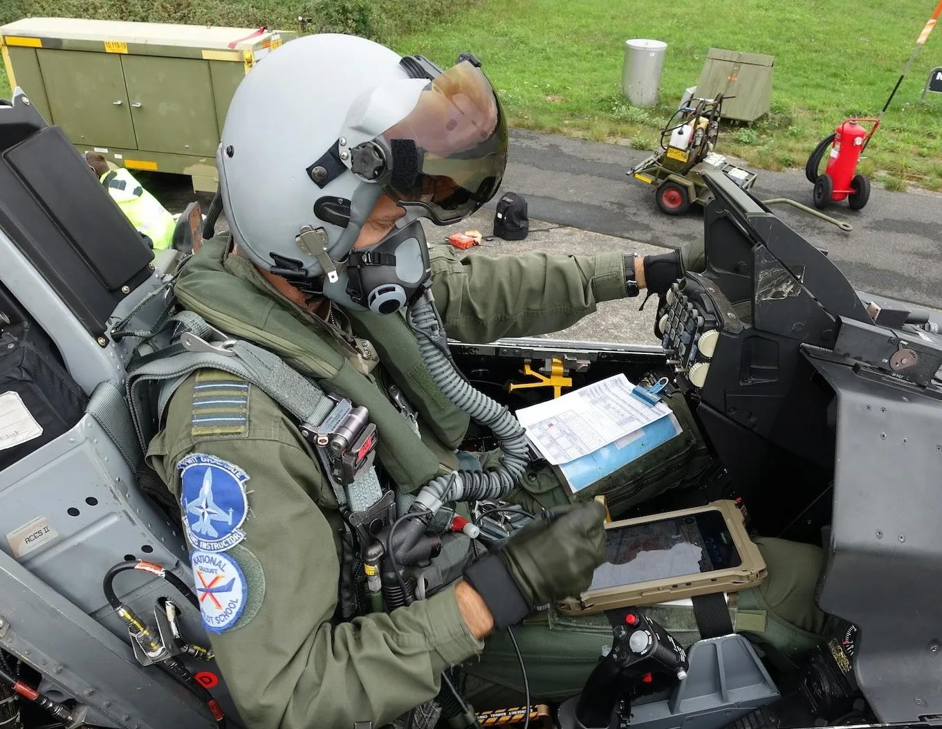 The fighter jet ejection seat has a key role in life-saving. You need ...