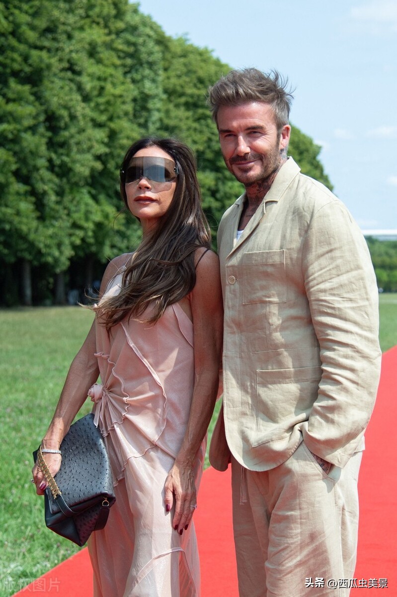 The Beckhams appeared at the Paris Spring/Summer Fashion Week - iNEWS