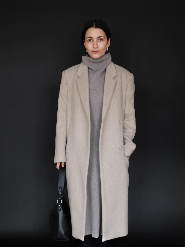 No matter how beautiful the coat is, you have to choose a pair of ...